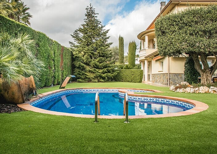 Artificial Grass for Swimming Pool| Realturf Europe