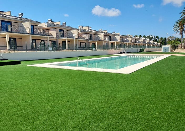 Artificial Grass for Swimming Pool| Realturf Europe